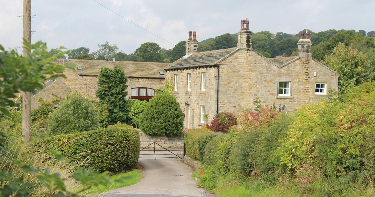 Emmerdale tour of classic filming locations - Tinggly