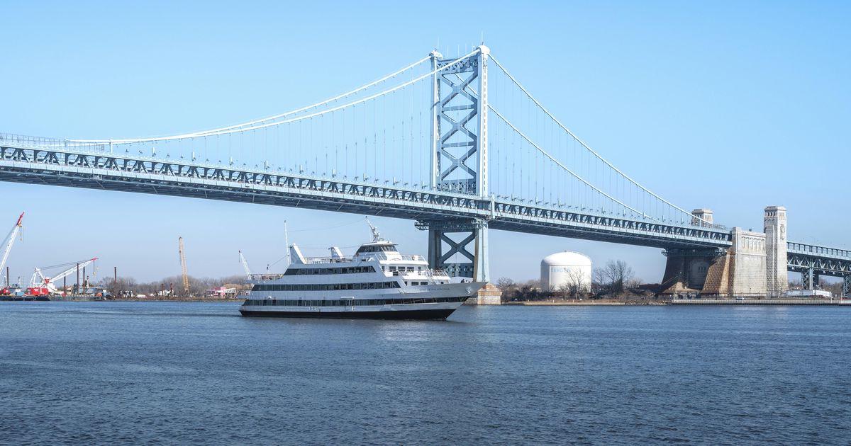 Spirit of Philadelphia Lunch Cruise with Buffet - Tinggly