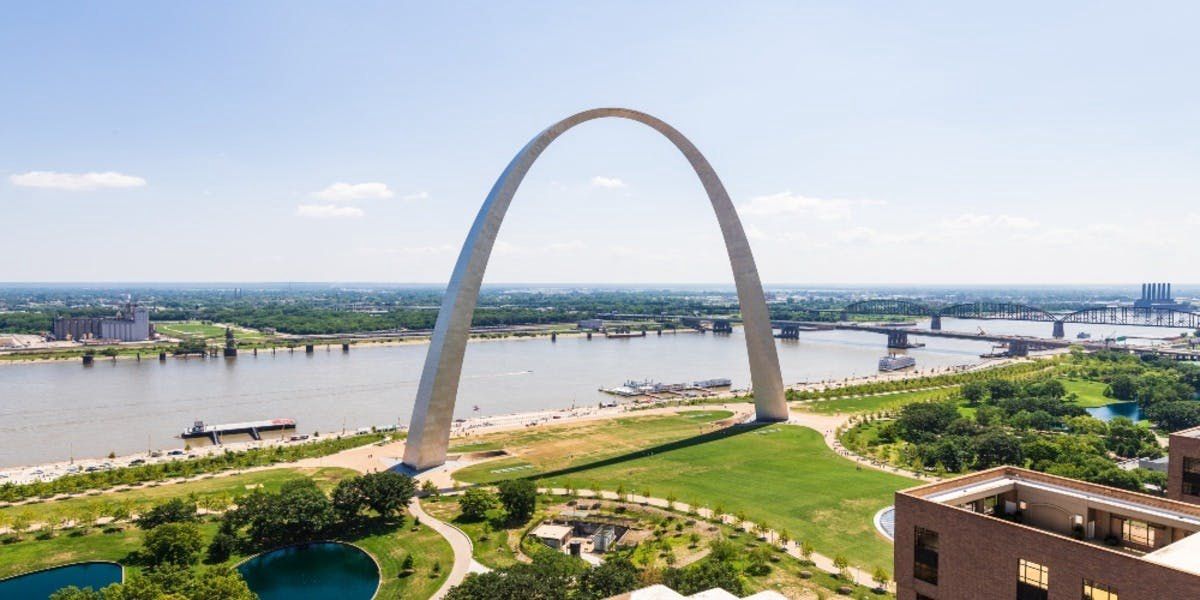 St. Louis Arch guided tour with Gateway boat cruise - Tinggly
