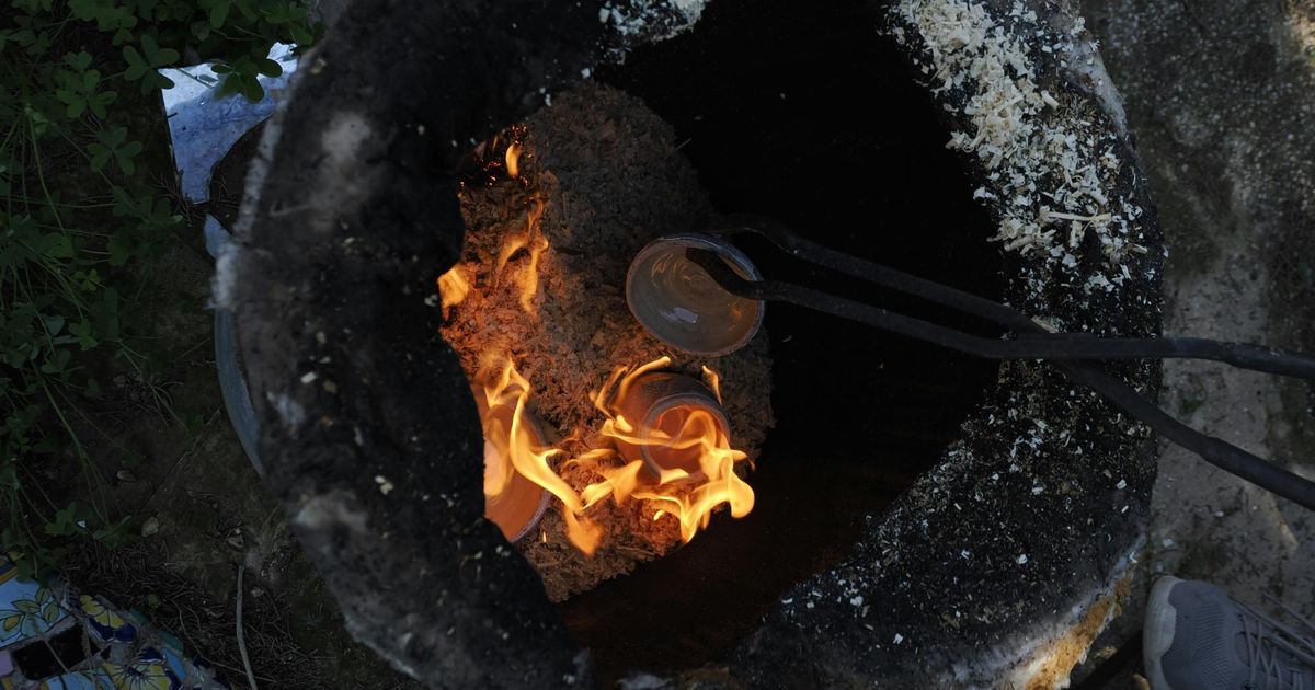 Raku pottery experience with a seasoned professional - Tinggly