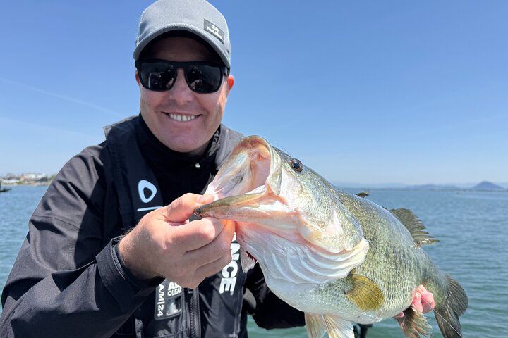 Experience bass fishing on the legendary Lake Biwa for 2 people - Tinggly