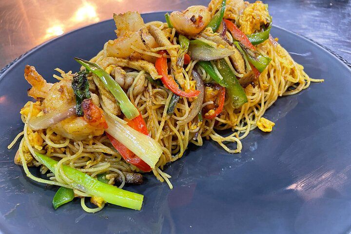Traditional Fried Noodle Cooking Class in Hong Kong - Tinggly