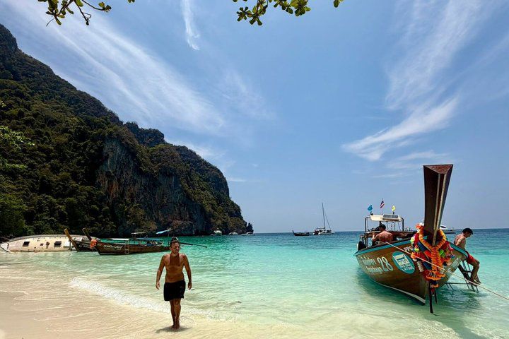 Phi Phi Islands Tour in Spanish Snorkel Lunch and Longtail Boat - Tinggly
