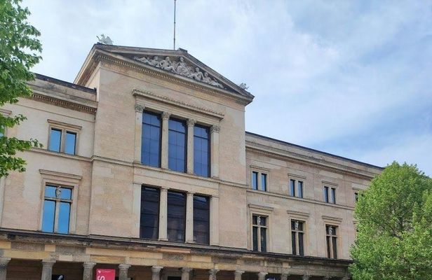 Self-guided audio tour of Berlin with Neues Museum access - Tinggly