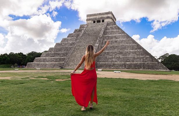 Chichén Itzá Guided Tour with Cenote Swim and Yucatecan Lunch - Tinggly